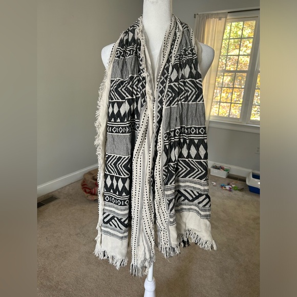 Accessories | Euc Womens Aztec Shimmer Scarf | Poshmark